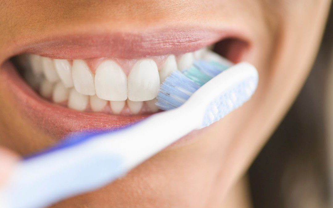 Cómo cepillarse los dientes con gingivitis | Urgencias dentales